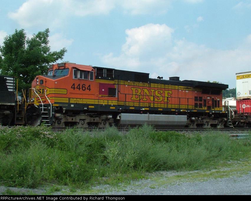 BNSF 4464
